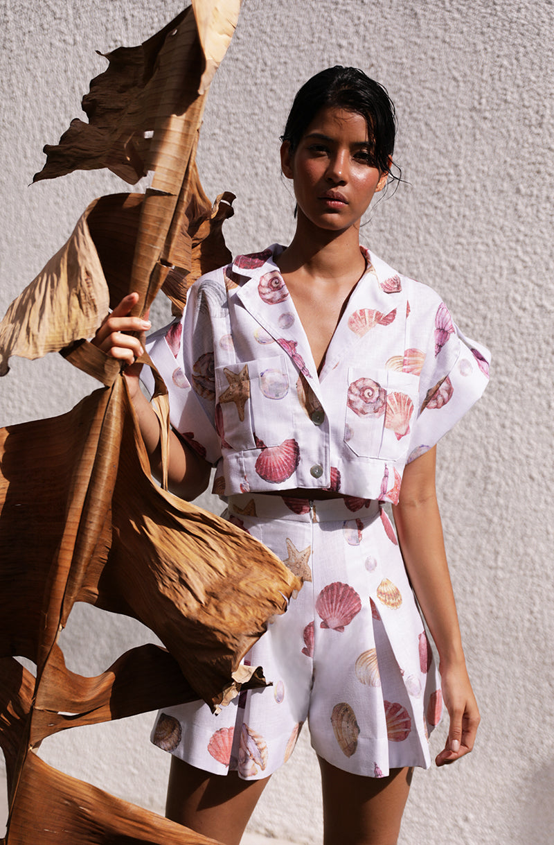 PERLA SHORT IN CONCHITAS IN WHITE PRINT – No Pise La Grama Web